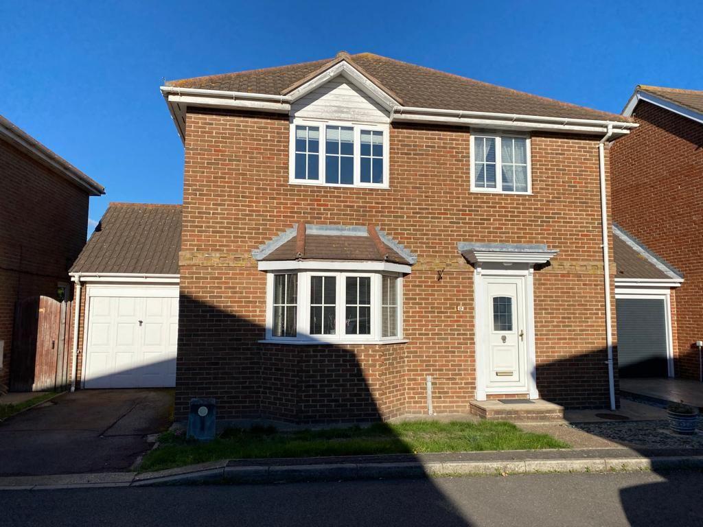 The Fielders, Canvey Island 3 bed detached house - £400,000