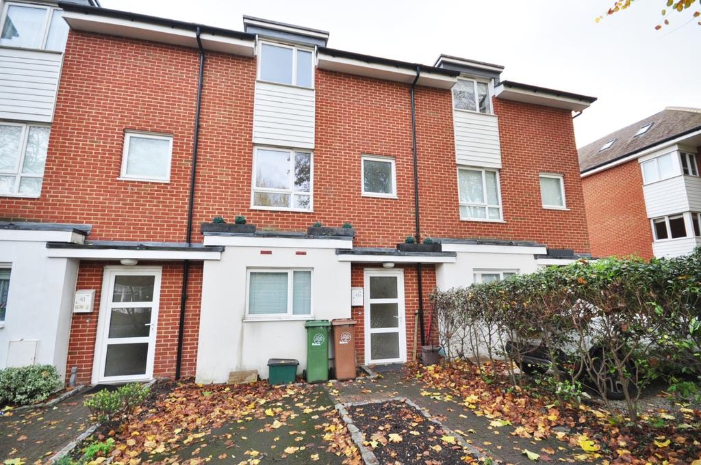 Camborne Road Sutton SM2 4 bed terraced house - £2,500 pcm (£577 pw)