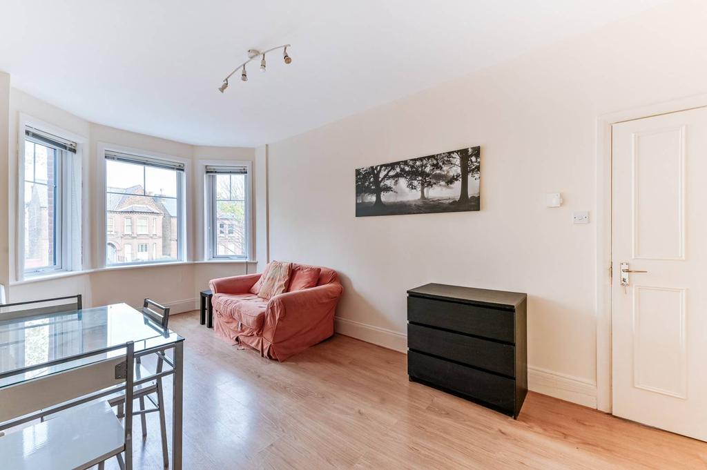 PALACE ROAD, Tulse Hill, London, SW2 2 bed flat - £1,700 pcm (£392 pw)