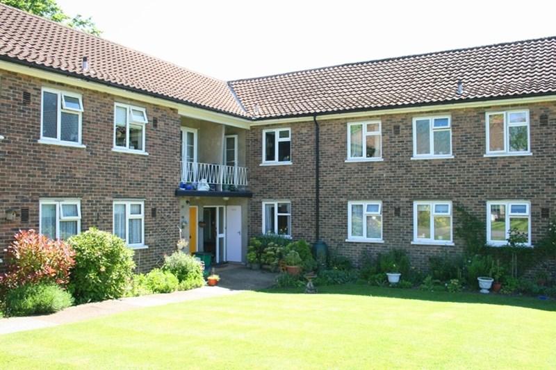 Sanderstead Court, Addington Road 2 bed apartment for sale - £375,000