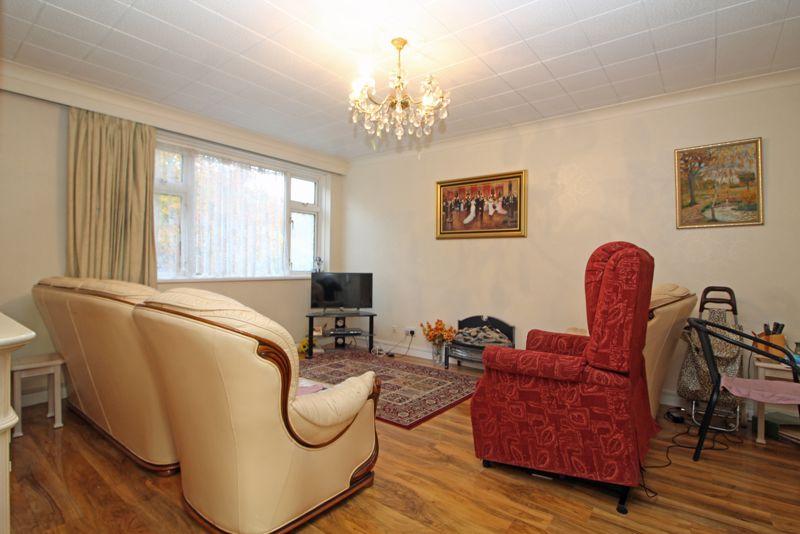 Sanderstead Court, Addington Road 2 bed apartment for sale - £350,000