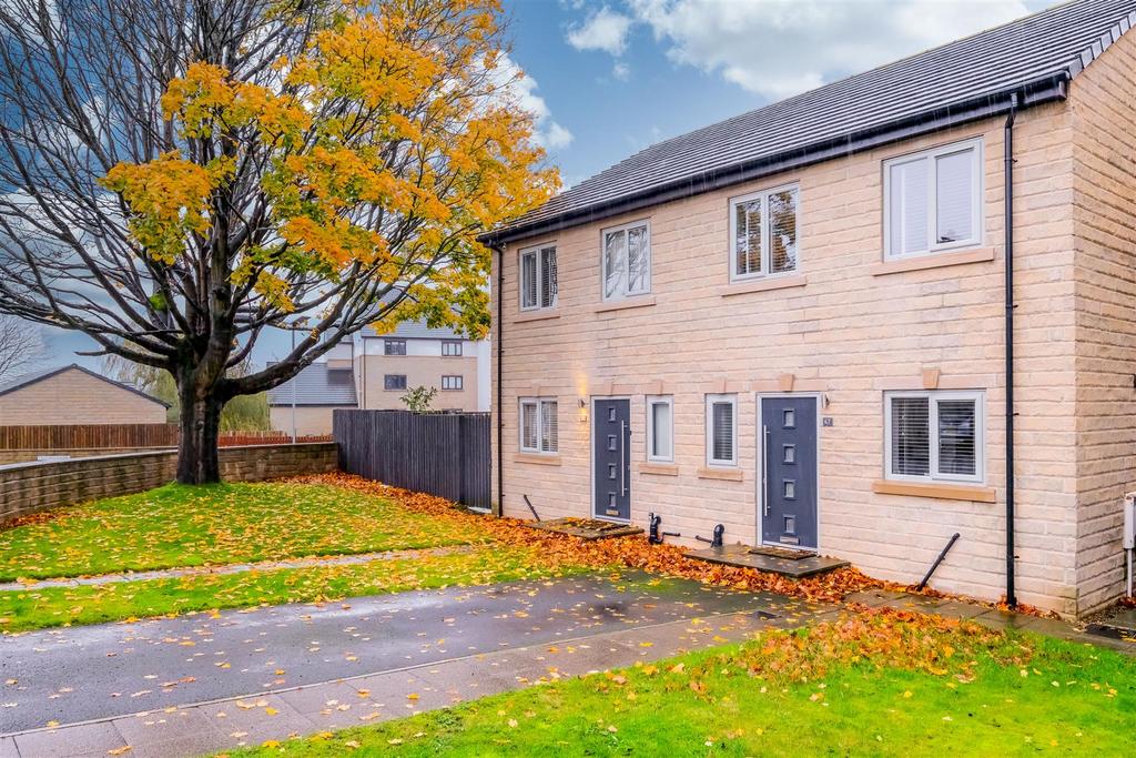 Common Road Low Moor Bradford Bd12 3 Bed Semi Detached House £225 000