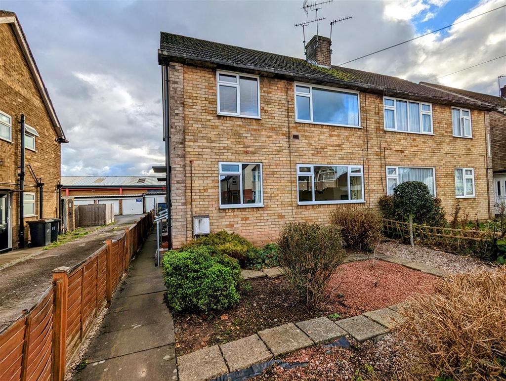 Oaston Road, Nuneaton 2 bed maisonette - £89,950