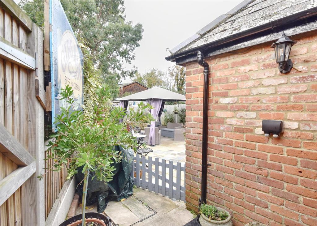 High Street, Wingham, Canterbury 2 bed house - £250,000