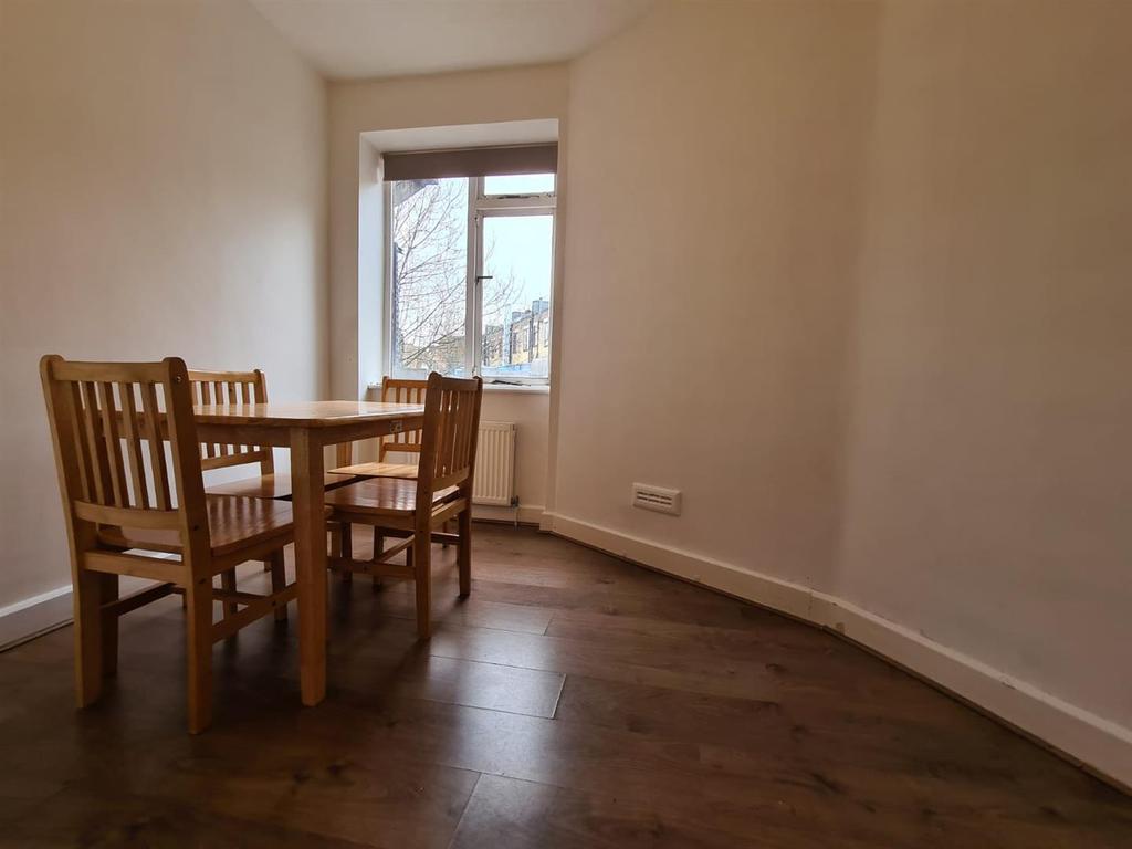 Lyham Road, London 2 bed flat - £1,745 pcm (£403 pw)