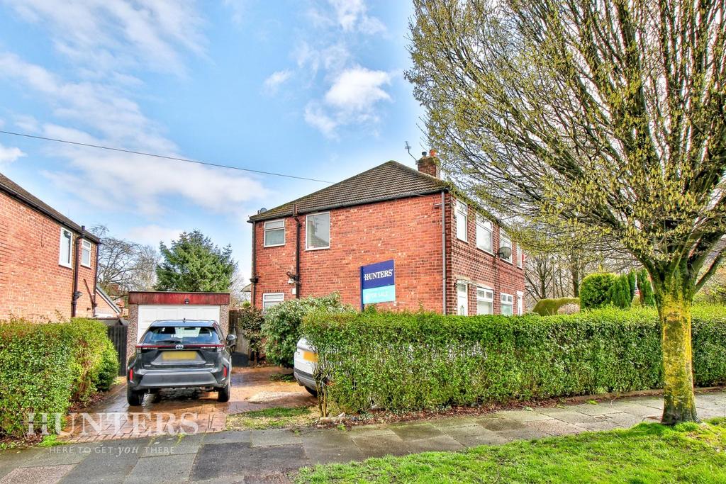 Kirkway, Middleton, M24 3 bed semi-detached house - £210,000