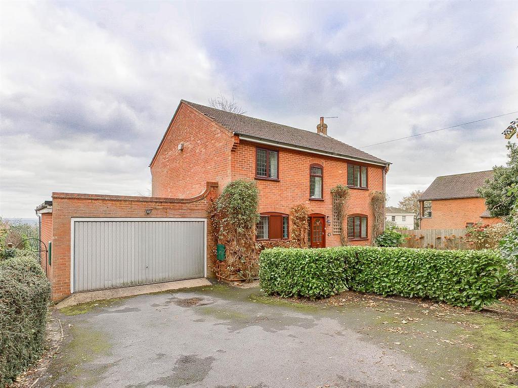 Lodge Drive, Malvern 4 bed detached house - £585,000