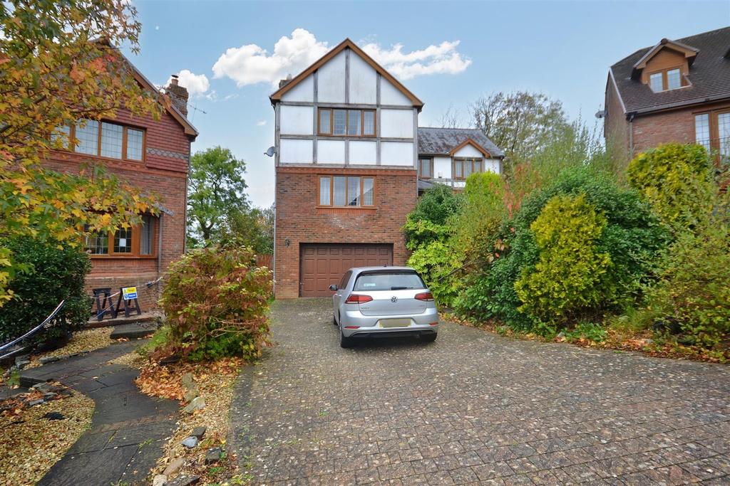 Castle Court, Kidwelly 5 bed detached house for sale - £325,000