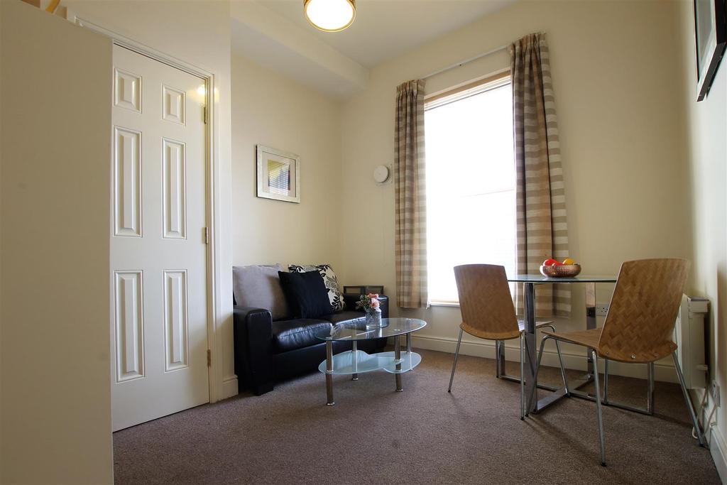 Westmorland Road, City Centre 1 bed apartment - £635 pcm (£147 pw)