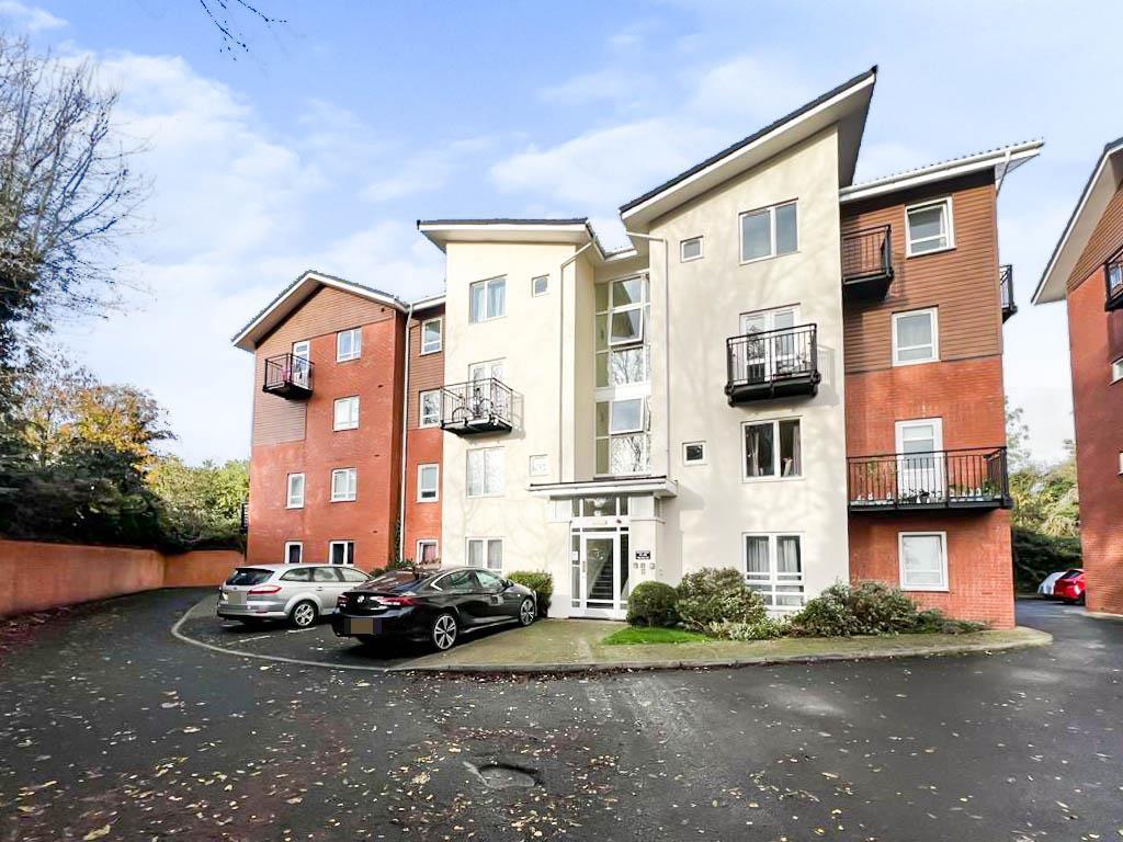 Russell House, Sandy Lane, Radford... 2 bed flat - £725 pcm (£167 pw)