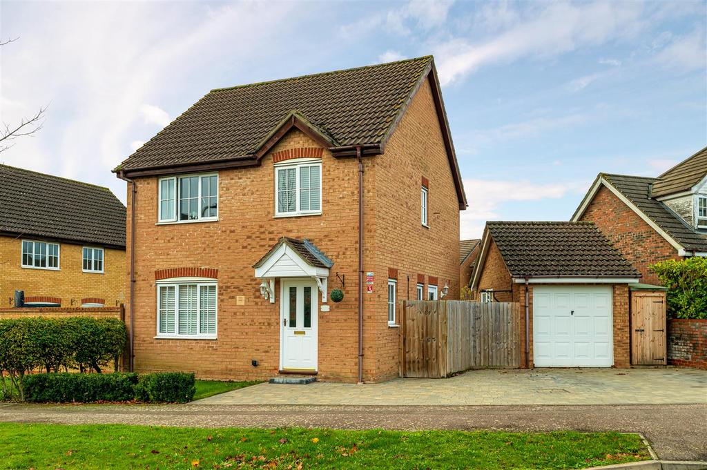 Thor Drive, Bedford 3 bed detached house - £350,000