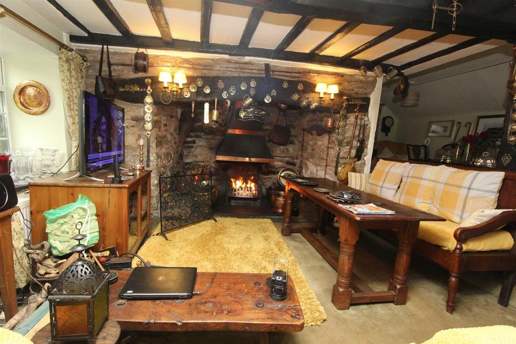 Tregeiriog 2 bed cottage - £275,000