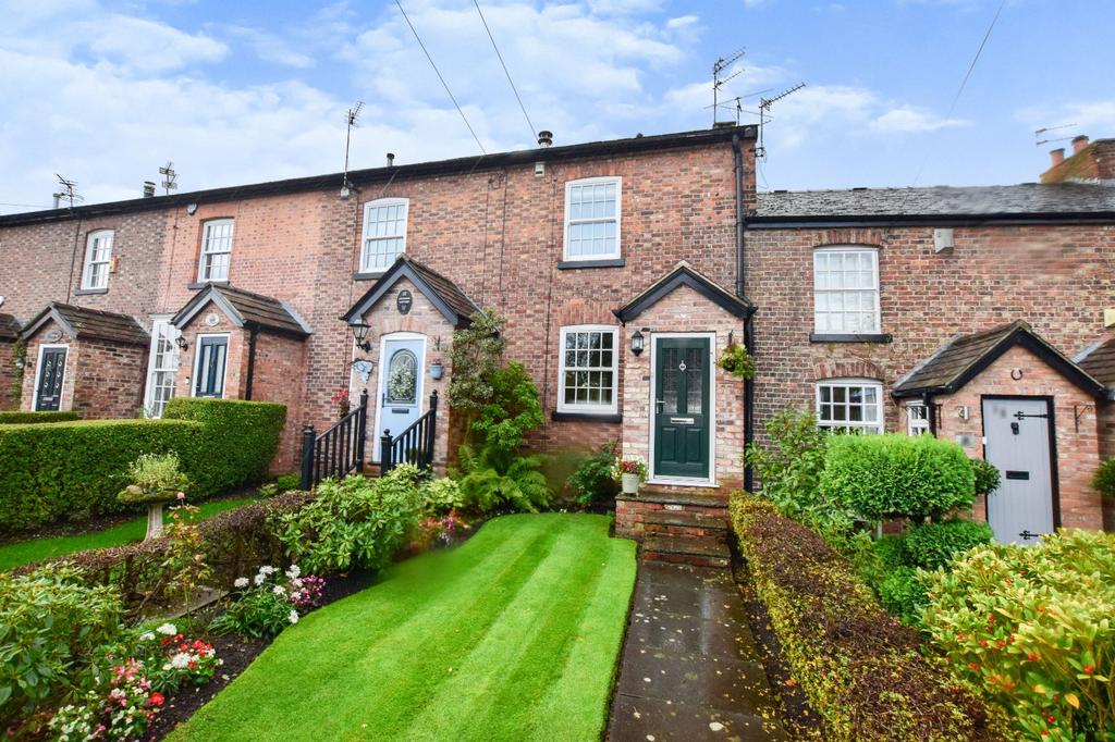 Clay Lane, Timperley, Cheshire, WA15 2 bed terraced house - £525,000