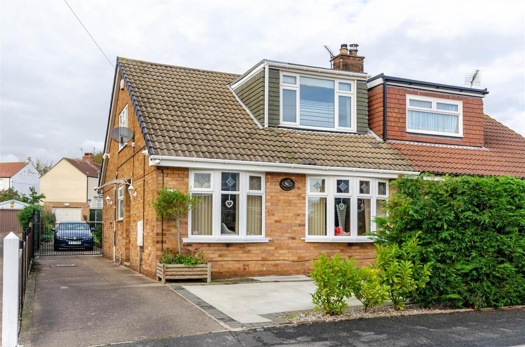 Compton Drive, Keyingham 3 bed semi-detached house - £175,000