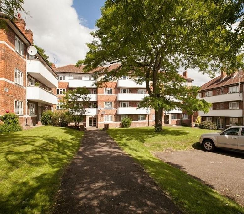 Wilton Court, Wilton Road, Muswell... 2 bed flat - £1,825 pcm (£421 pw)