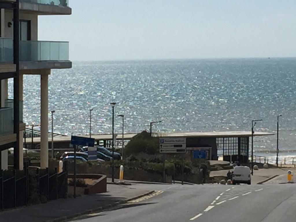 Sea Road, Boscombe, Bournemouth 1 bed flat - £925 pcm (£213 pw)