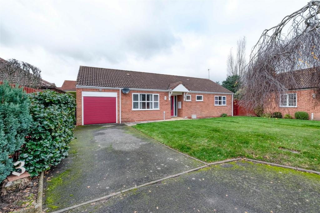Churchfields Gardens, Bromsgrove, B61... 3 bed detached bungalow - £425,000