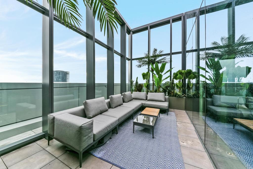Sirocco Tower, Sailmakers, Canary... 2 bed apartment - £3,341 pcm (£771 pw)