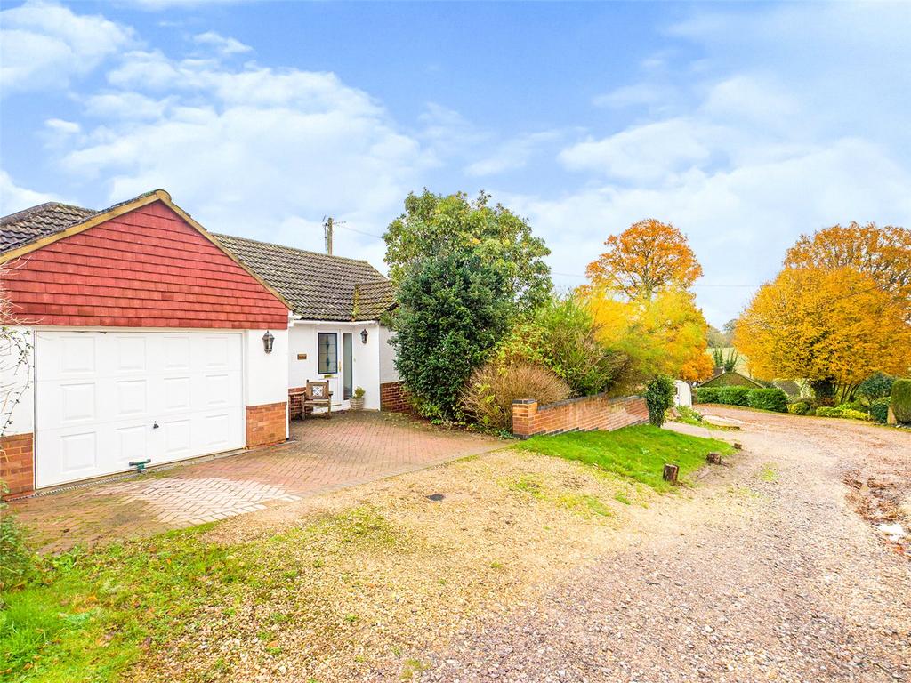 The Avenue, Mortimer, Reading... 4 bed bungalow - £675,000