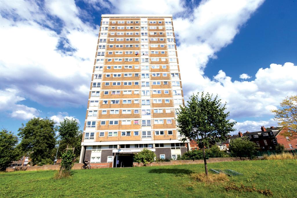 42 Burnsall Croft, Leeds, West Yorkshire 2 bed flat - £5,000