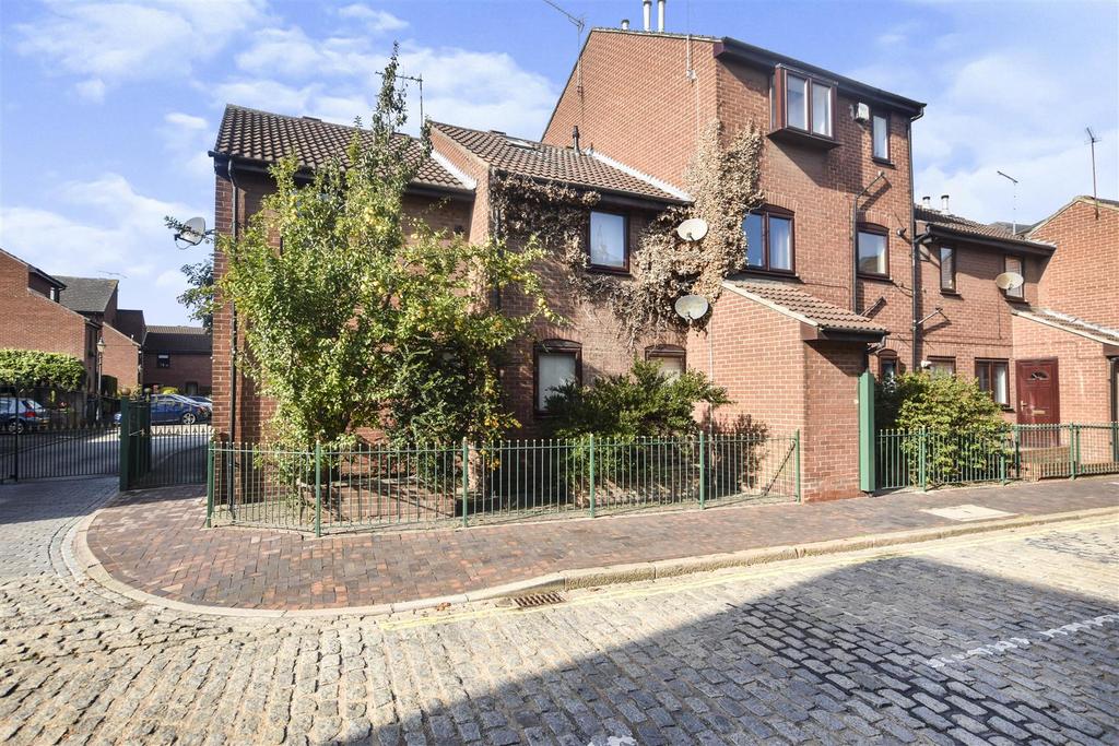 Trinity Court, Hull 1 bed apartment - £75,000