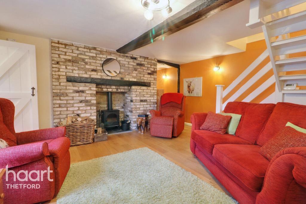 Queensway, Mildenhall 2 bed cottage - £250,000