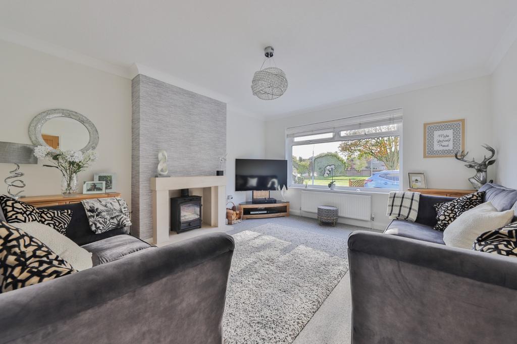 Springfield Way, Anlaby, Hull, HU10 6QJ 3 bed semi-detached house - £ ...