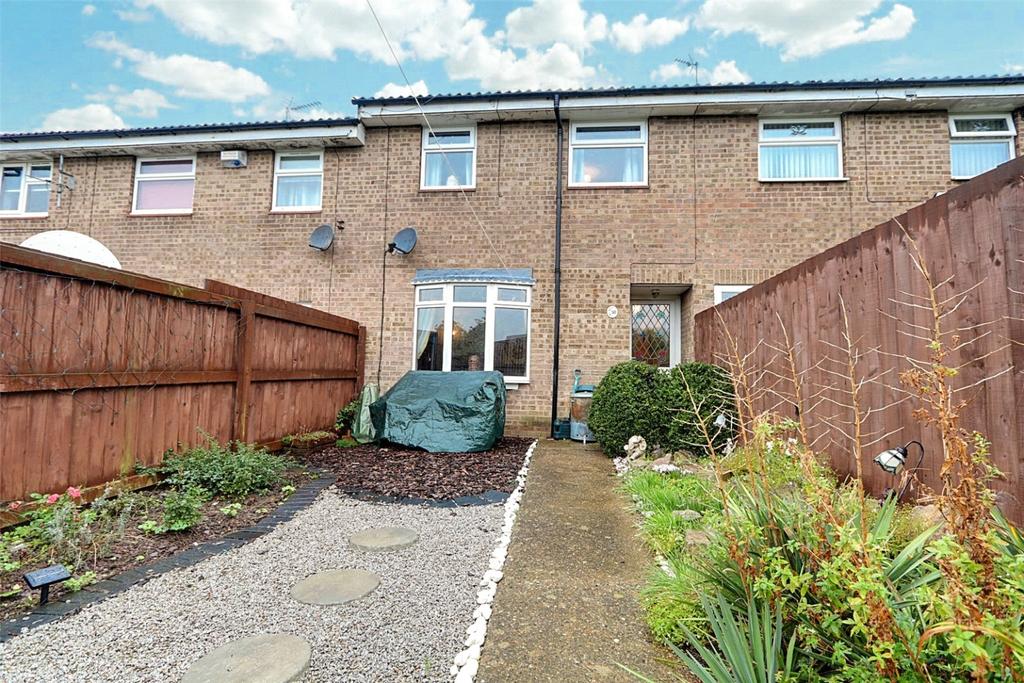 Sedgebrook Grove, Kingswood, Hull... 3 bed terraced house - £110,000