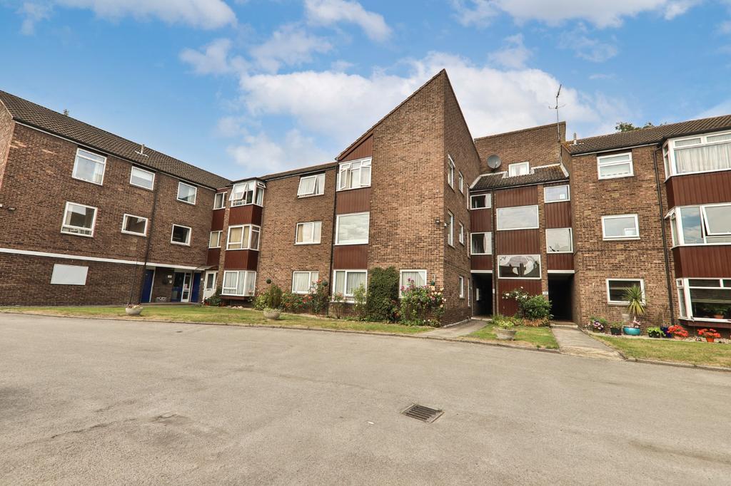 Minster Court, Beverley, HU17 8HQ 1 bed apartment - £125,000