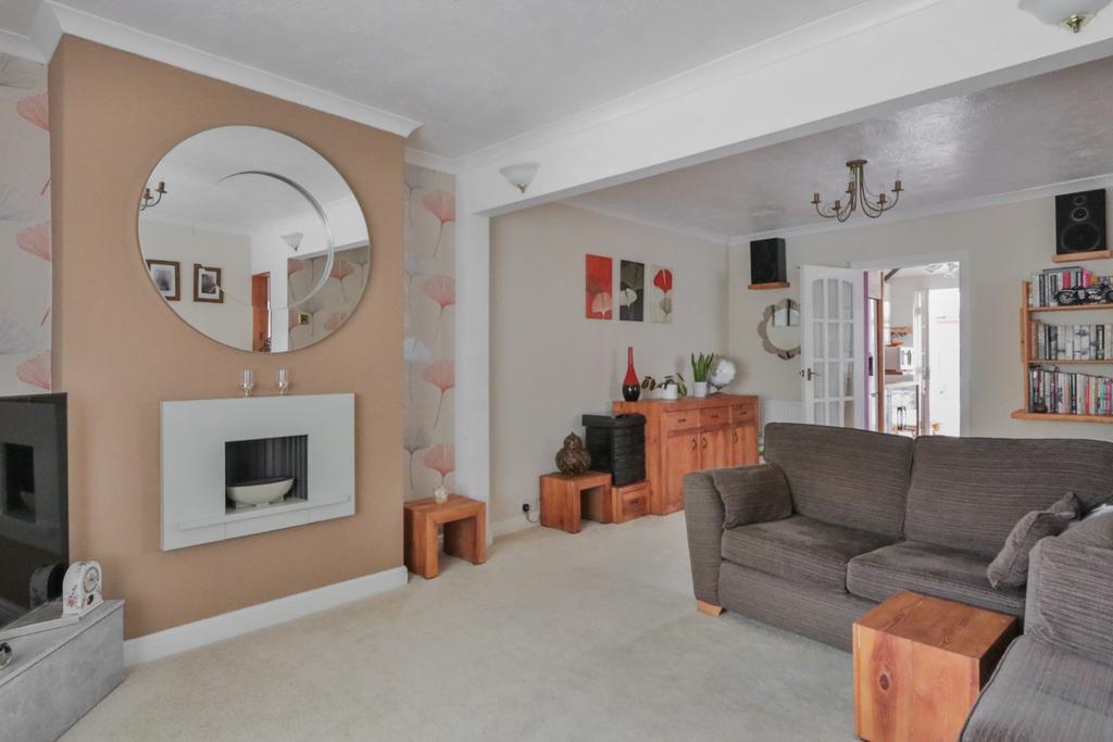 Lime Tree Lane, Bilton, Hull, HU11 4EA 3 bed semi-detached house - £185,000