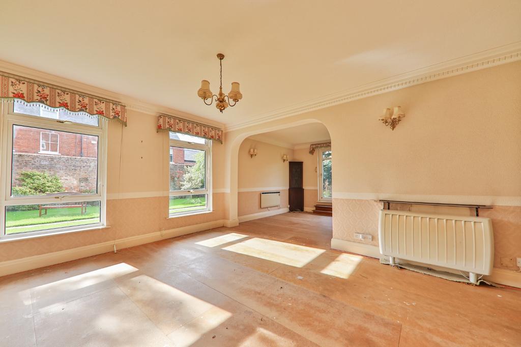 Grayburn Court, Beverley, HU17 8JP 2 bed apartment - £180,000