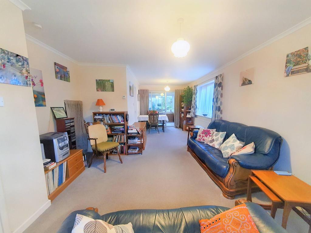 Lutwyche Road, Church Stretton SY6 3 bed detached house - £300,000