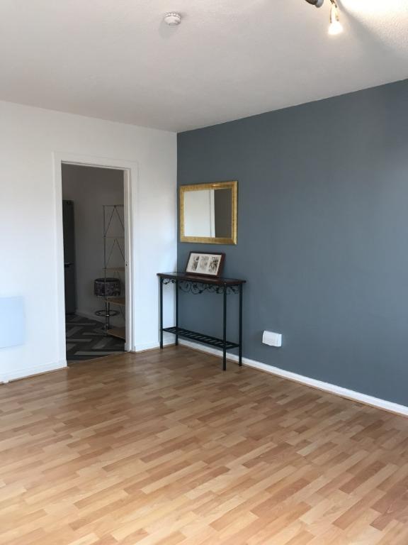West Pilton Drive, Pilton, Edinburgh... 3 bed flat - £1,200 pcm (£277 pw)
