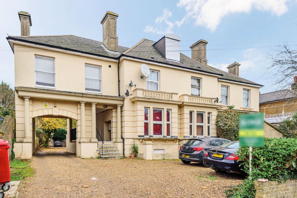 Slough, Berkshire, SL1 1 bed flat - £170,000