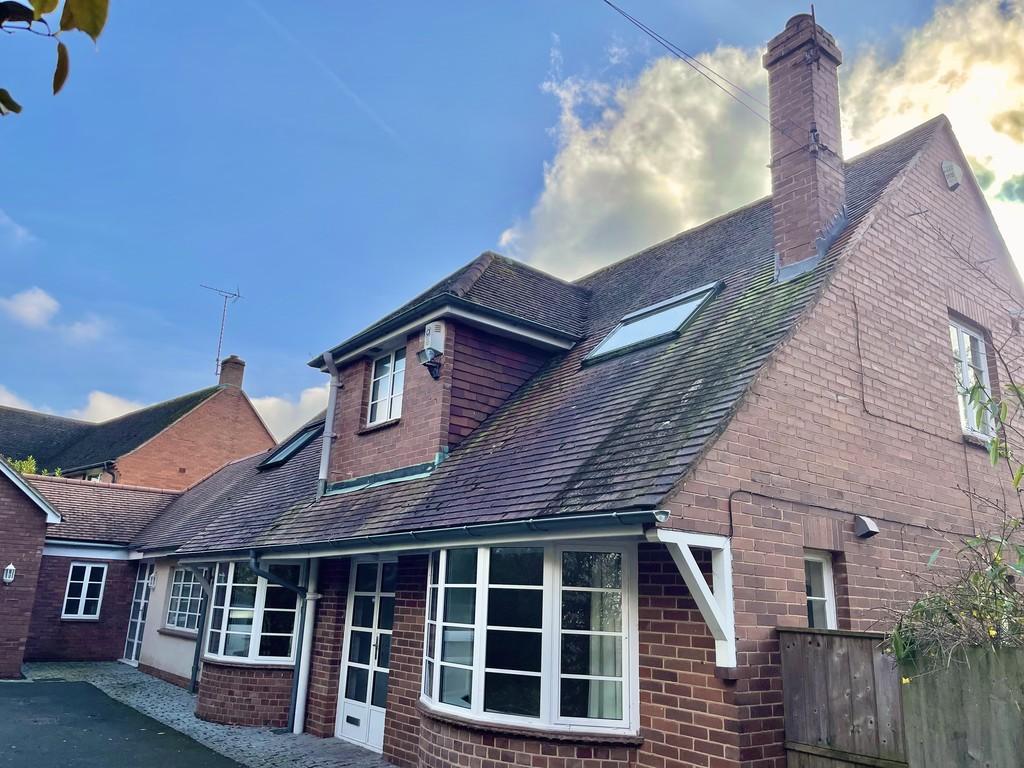 Matford Road, St Leonards 4 bed detached house - £2,500 pcm (£577 pw)