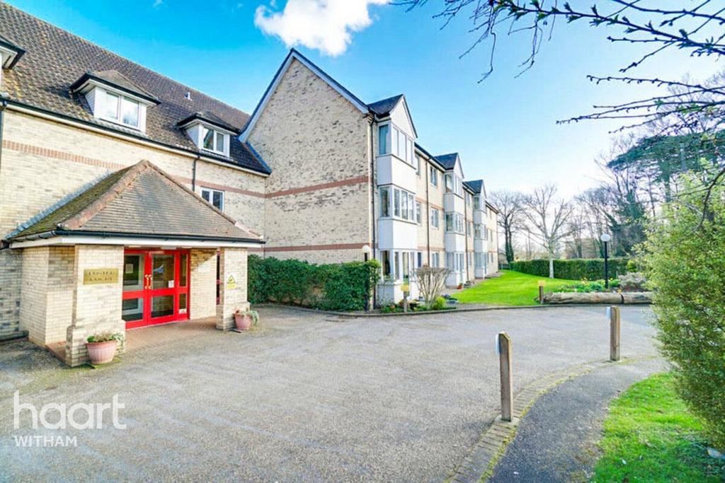 Foster Court, Witham 1 bed flat - £80,000