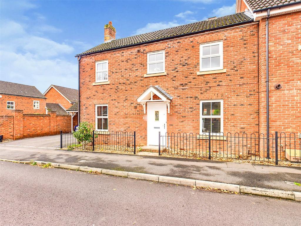 Bilberry Gardens, Mortimer, Reading... 3 bed semi-detached house - £450,000
