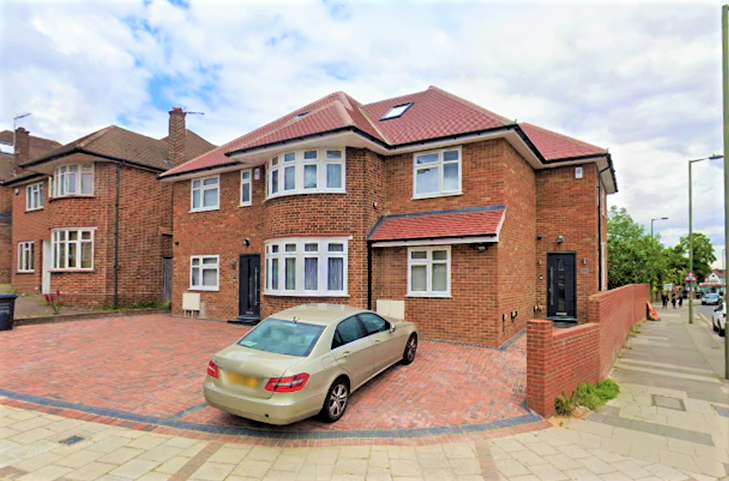 Queens Way, London 5 bed detached house - £4,500 pcm (£1,038 pw)