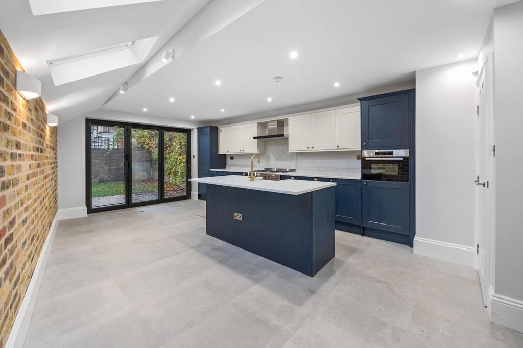 Kersley Road, London, N16 4 bed end of terrace house - £1,750,000