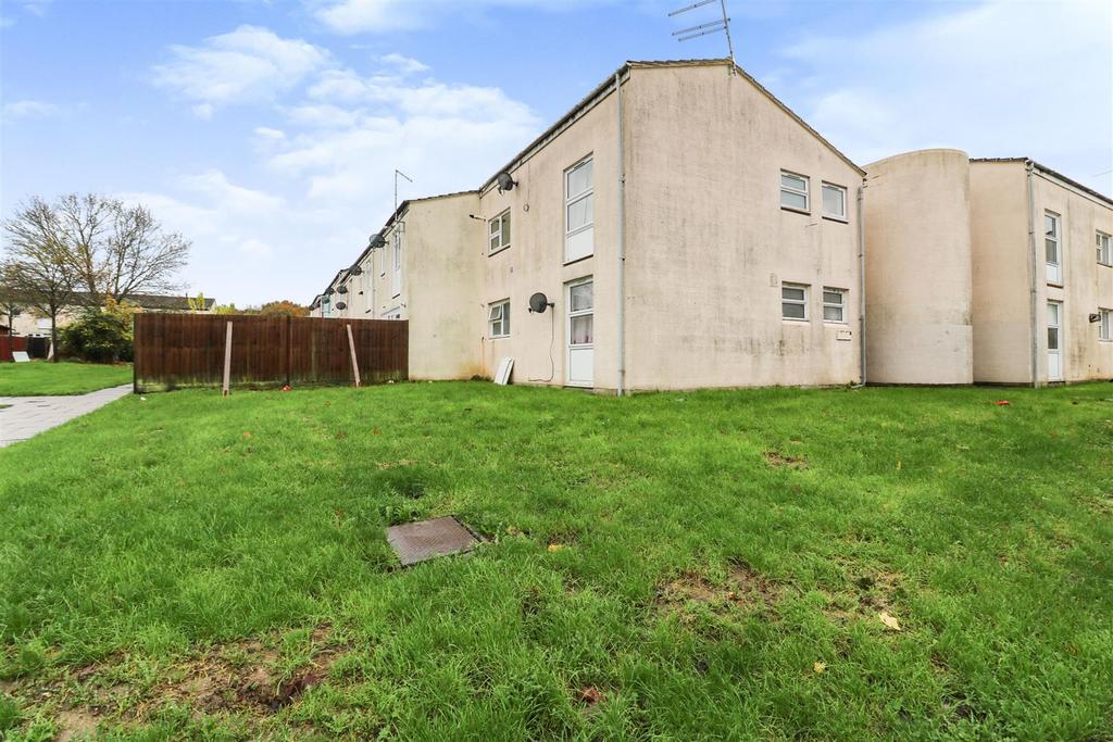 Milwards, Harlow 2 bed flat - £160,000