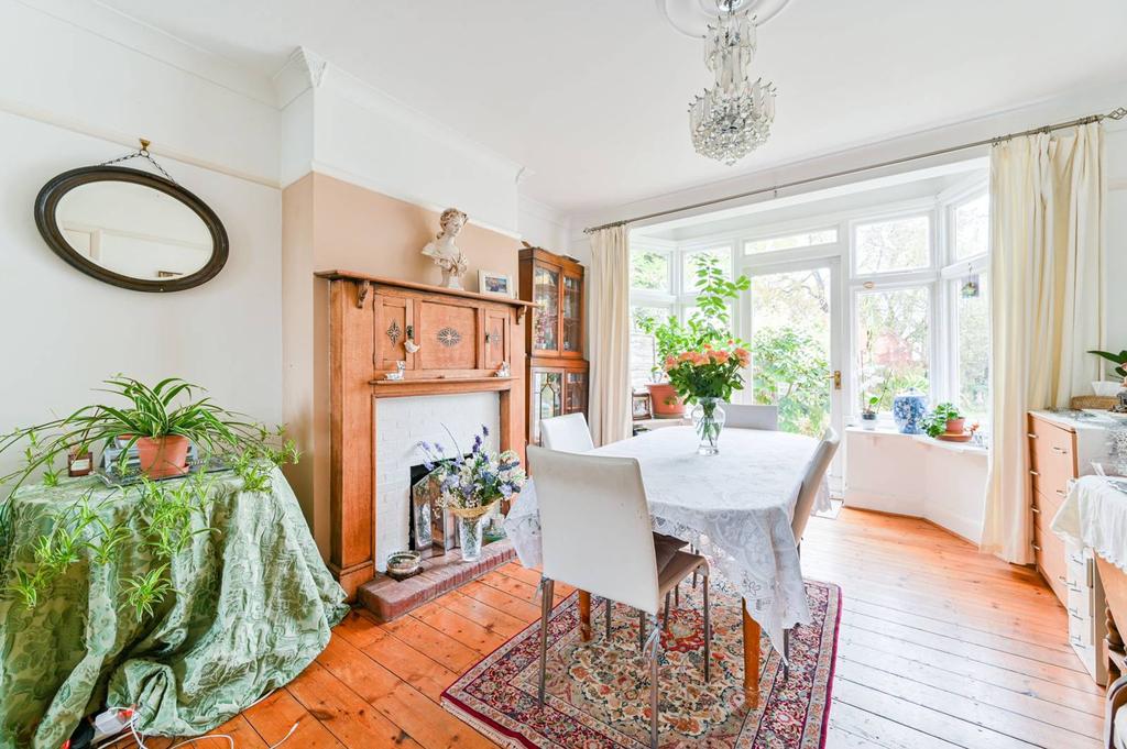 East Court, North Wembley, Wembley, HA0 3 bed semi-detached house - £ ...