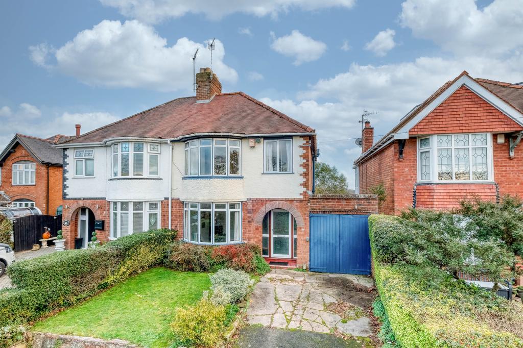 Staple Flat, Lickey End, Bromsgrove... 3 bed semi-detached house - £350,000