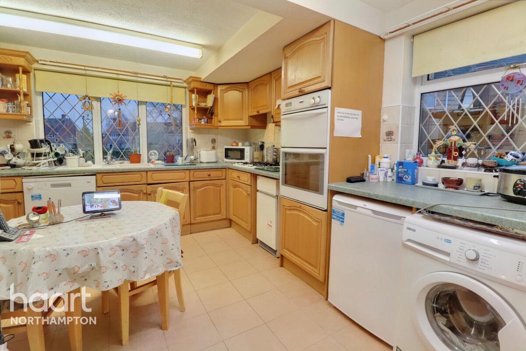 Eastfield Road, Northampton 3 bed semi-detached house - £270,000