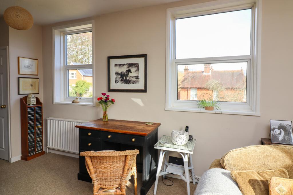 Main Road,Itchen Abbas,Winchester,SO21 1BQ 1 bed apartment - £199,950
