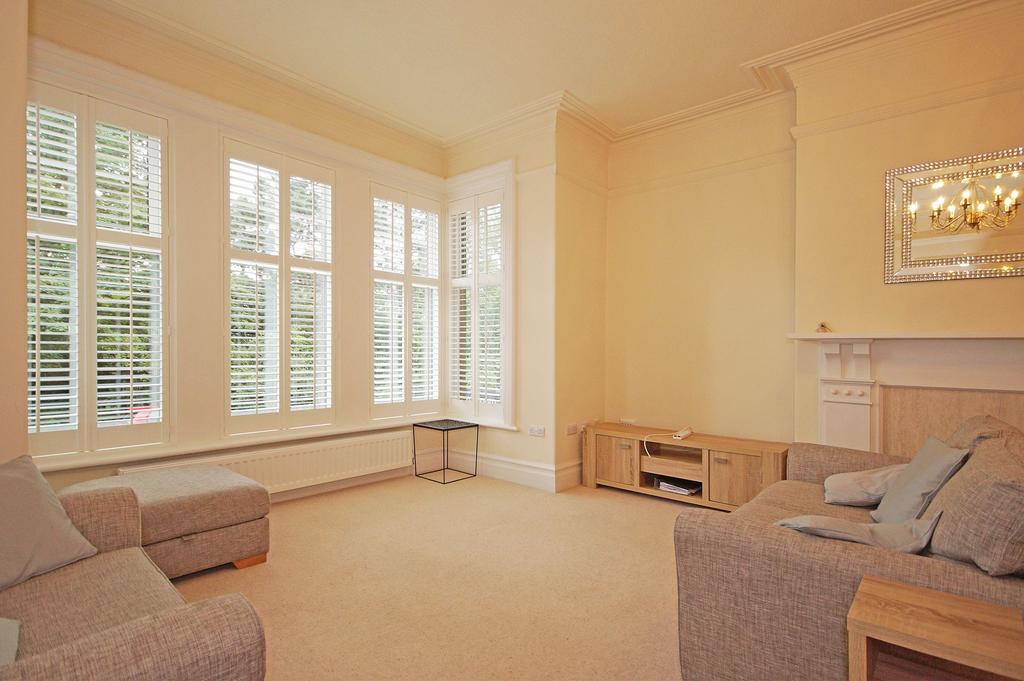 Harlow Moor Drive, Harrogate, HG2 2 bed flat - £1,000 pcm (£231 pw)