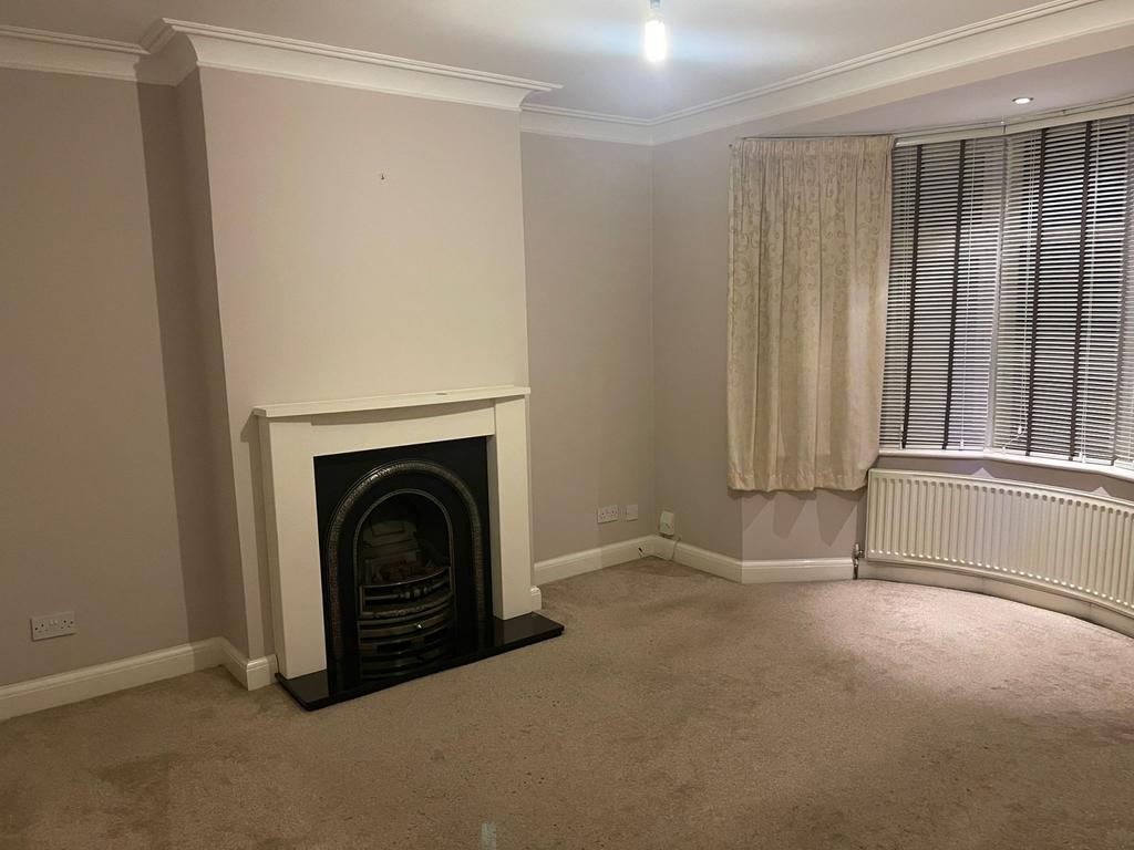 33 Beechwood Avenue Ha2 8by 4 Bed Semi Detached House £2 500 Pcm £