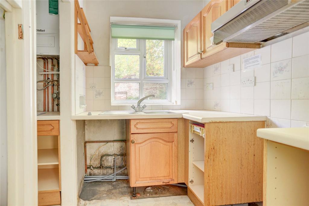 Varndean Road, Brighton, East Sussex, BN1 2 bed apartment - £240,000