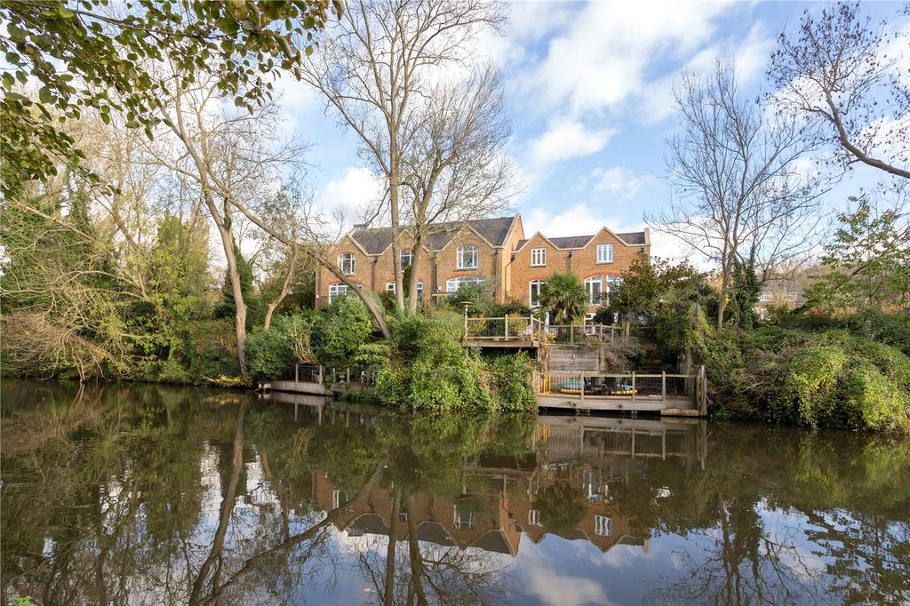 Waterside Mews, Harefield, Uxbridge, Middlesex, UB9 4 bed terraced ...