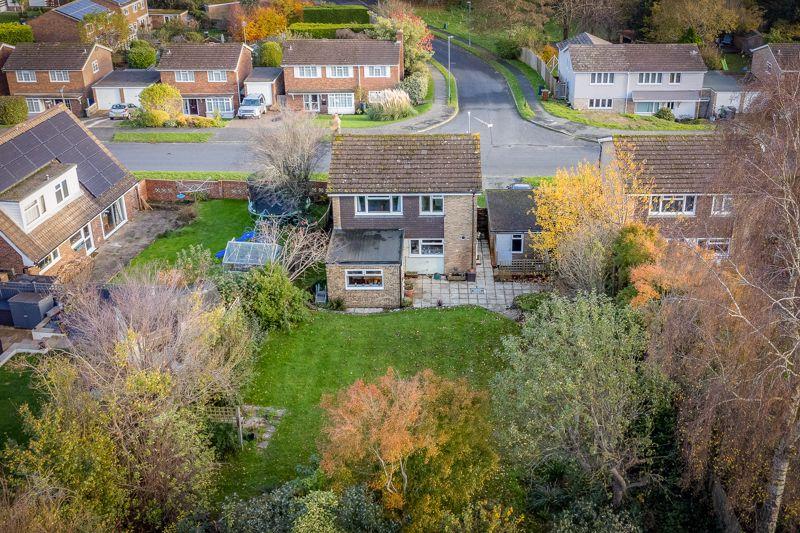 Rocks Park Road Uckfield 3 Bed Detached House £450 000