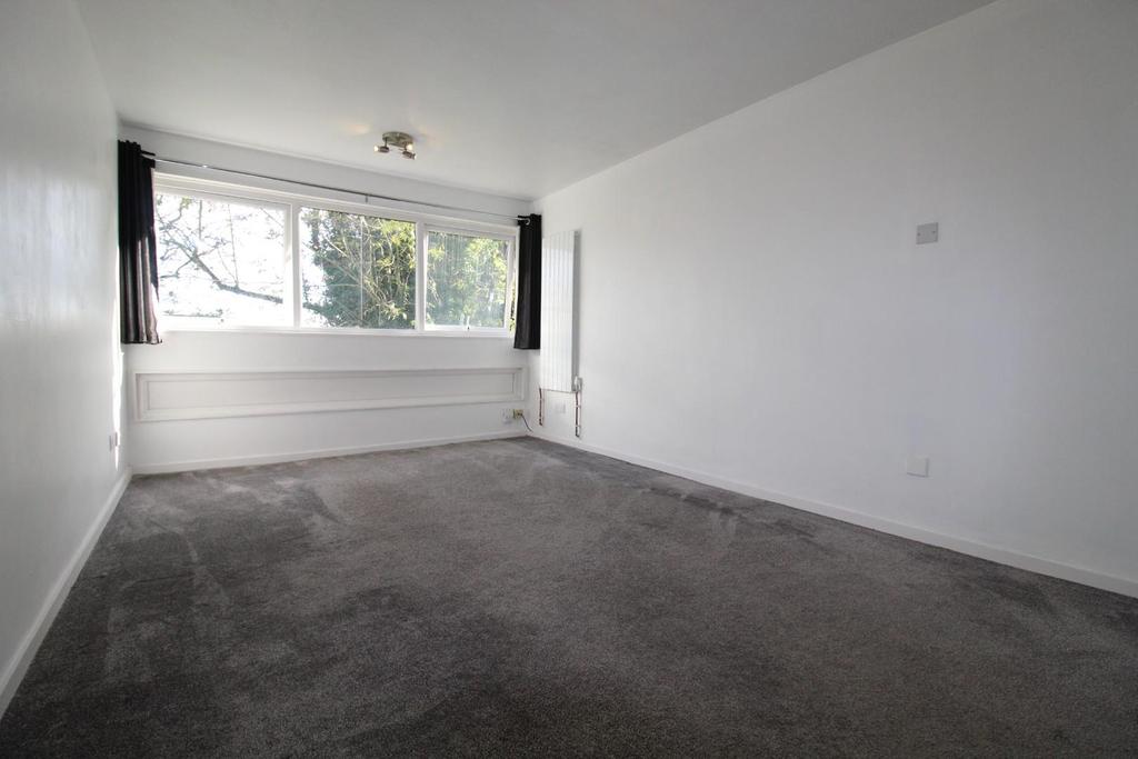 Crib Street, Ware, Herts, SG12 9HG 1 bed apartment - £850 pcm (£196 pw)